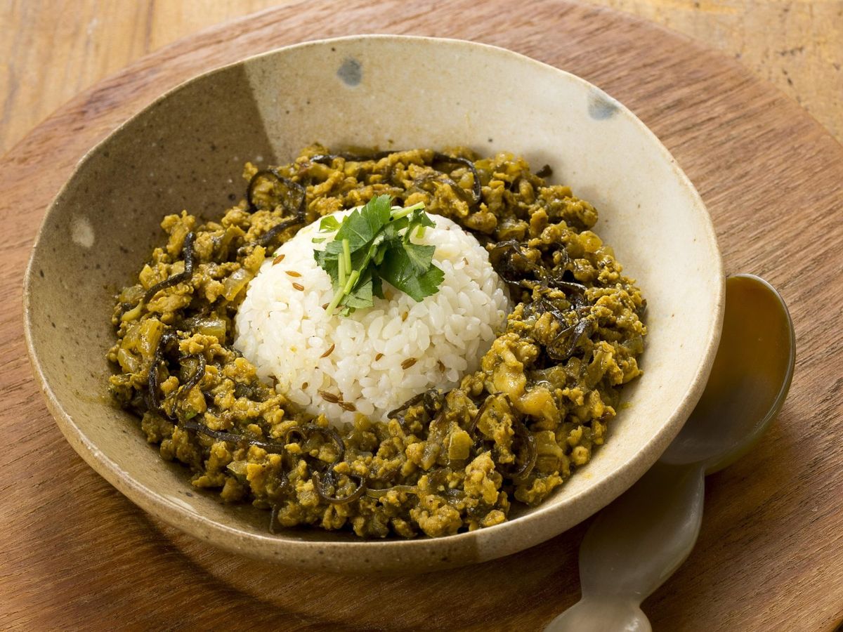 10分で完成、旨味がじゅわっと！な和風カレー、ごはんの食べ過ぎ注意「塩昆布のチキンキーマ」 | TRILL【トリル】