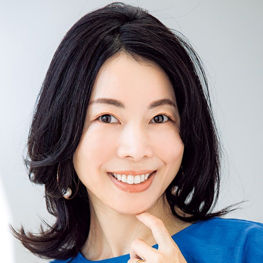 【40代の−5歳見えヘア】サイドのうねりを生かした「ひし形ヘア」で華やかに！ | TRILL【トリル】