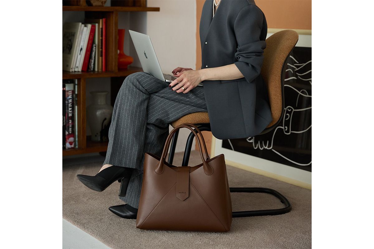 20～50代女性の「欲しい」に応えた！お仕事バッグ3種類、A4もPCもOKサイズほか… オフにも使える | TRILL【トリル】