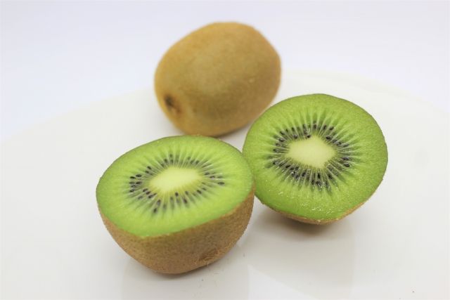 プロ「その選び方、NGかも」→実は多くの人が勘違いしている…『キウイ』の“残念な見分け方”とは？ | TRILL【トリル】