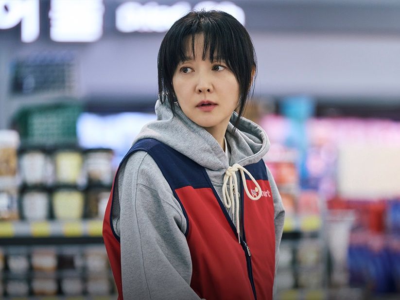 イ・ヨンエが“普通の主婦”に完璧変身。笑顔の裏に潜む運命を描く、新ドラマのスチール写真解禁 | TRILL【トリル】