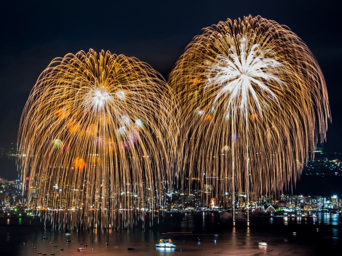 スケールが桁違いな「九州の花火大会」ランキング！ 「サマーナイト大花火大会」を抑えた圧倒的1位は？ | TRILL【トリル】