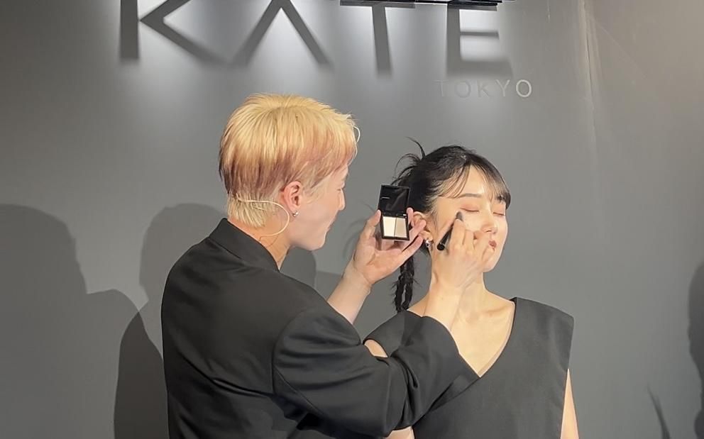 【KATE】話題の人気ヘアメイク・GENSEIさんが明かす、陰影メイクの極意「位置変えだけでOK」のシェーディング術《やってみた》 | TRILL【トリル】