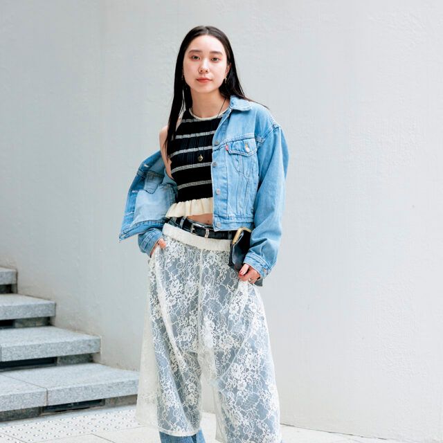 【30代スナップ】デニム×レースの組み合わせが今っぽい！“こなれ感”漂うレイヤードコーデ | TRILL【トリル】