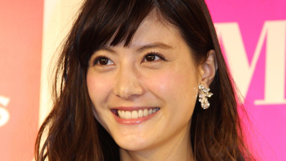 「可愛くて泣きました」「天使すぎるかわいい」日本代表OBの36歳モデル妻、20周年ファンミ開催でファン大感激 | TRILL【トリル】