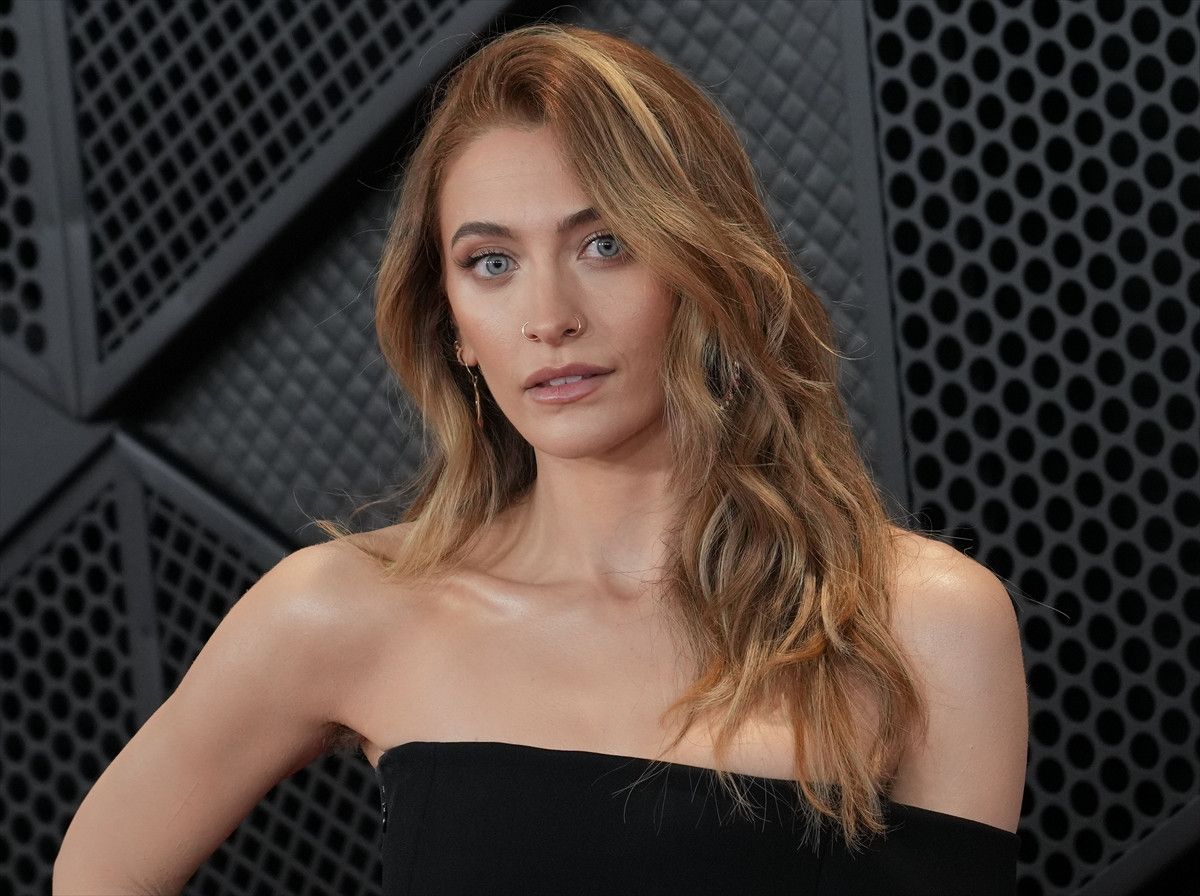 婚約解消のパリス・ジャクソン、代父マコ―レー・カルキンに慰められる？ | TRILL【トリル】