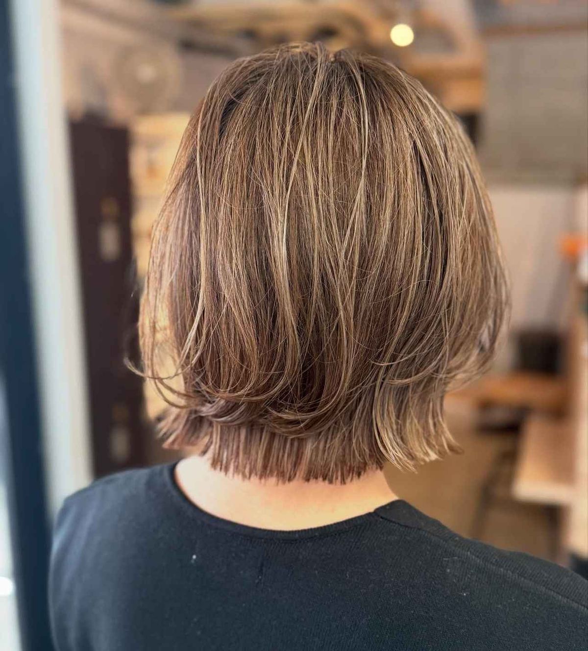 【40・50代】派手じゃない！ おしゃれにキマる「ハイライトヘア」で白髪悩みも解決♡ | TRILL【トリル】