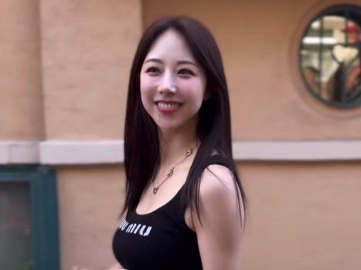 「すごく綺麗」「素敵すぎ」引き締まった超絶美スタイルにメロメロ…『ピラティス美女』の“肩露出コーデ”に絶賛集まる | TRILL【トリル】