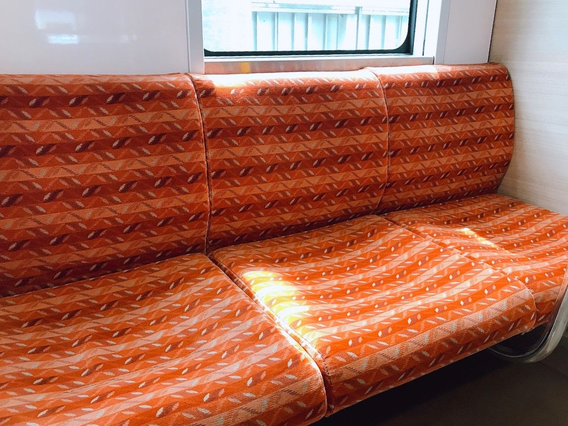 「図太い神経にびっくり」満員電車でOL2人が…まさかの“マナー違反”行為に「みんな引いてた…」 | TRILL【トリル】