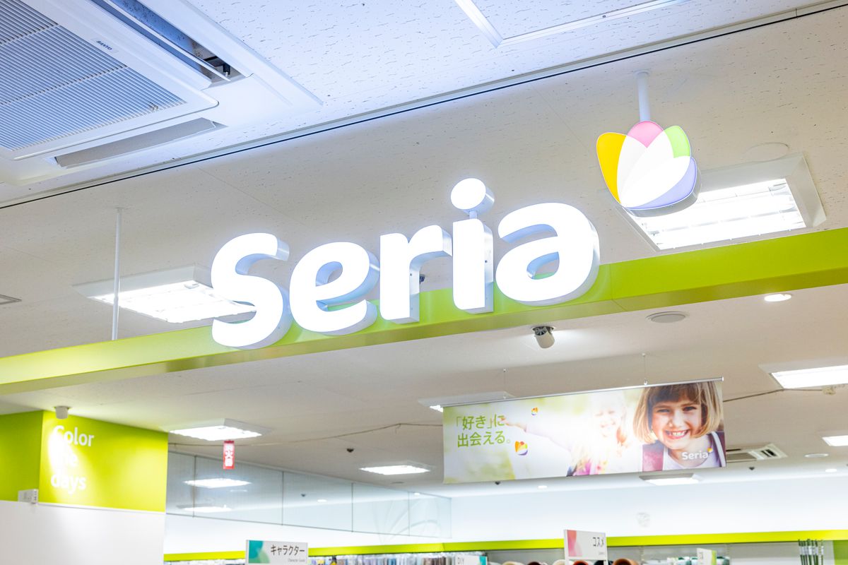 こういうの欲しかった！【セリア】“110円のリップケース”が高見えで優秀…！スマホやバッグに付けられて便利すぎた！ | TRILL【トリル】