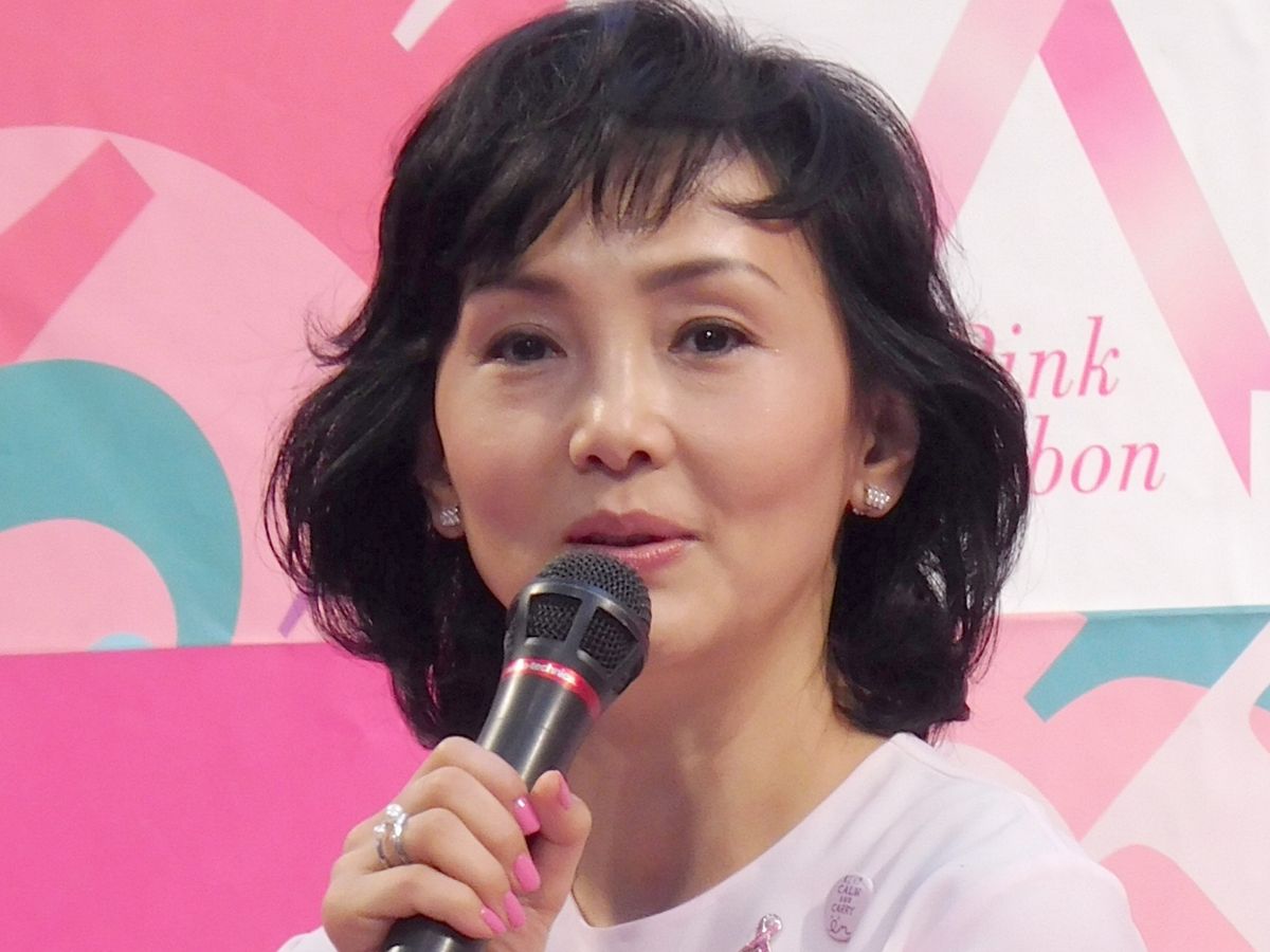 南果歩「なんですか？あの寄り添い方は」“夫婦関係の良さ”に驚愕…【2016年に再婚した元NHKアナ】とは？ | TRILL【トリル】