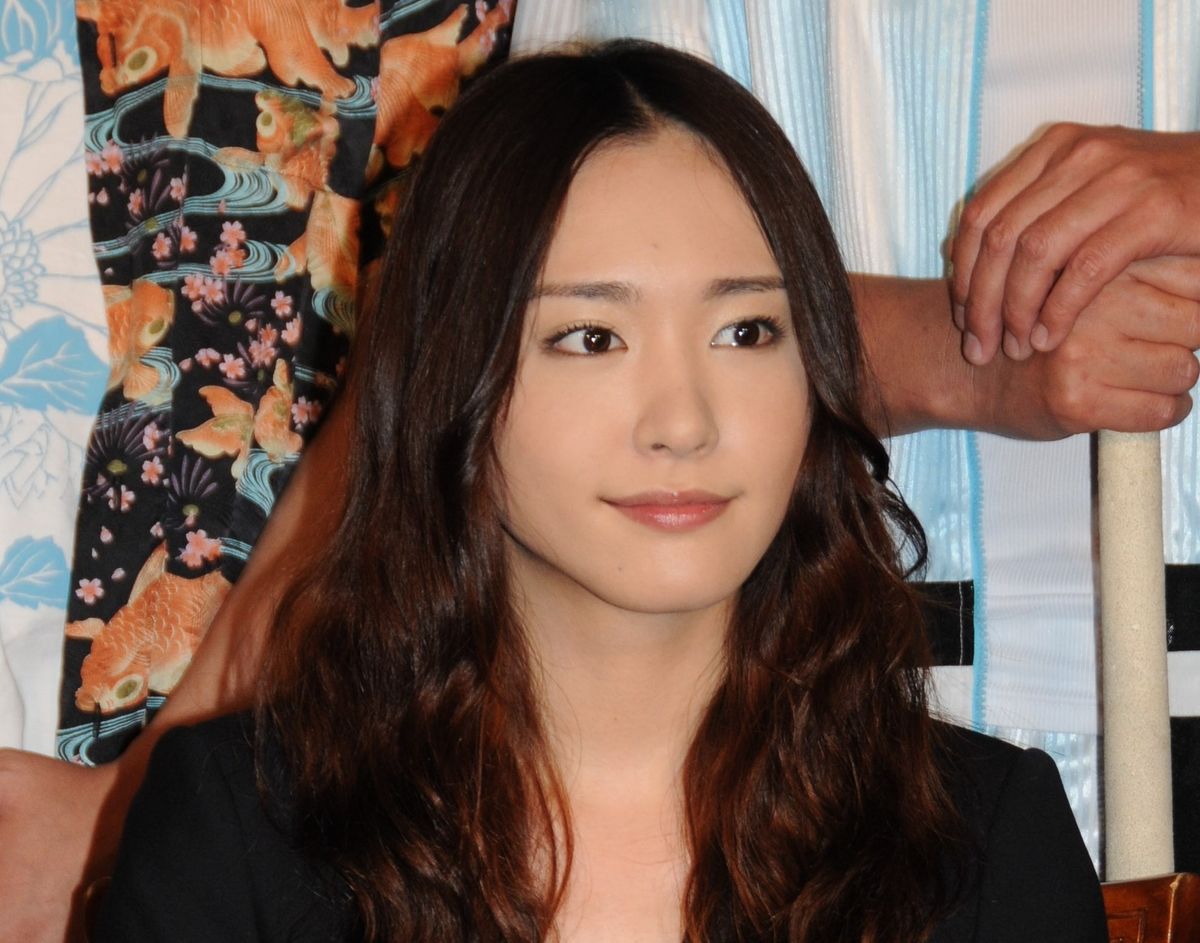 「無駄に過激…」「濃厚すぎる」“想像を超える生々しさ”に賛否巻き起こるも…「反則級の色気」人気俳優が魅せた名ドラマ | TRILL【トリル】