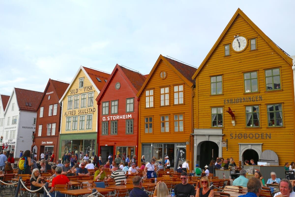 【世界のスタバ】ノルウェーのベルゲンで出会う『アナ雪』の映画の世界に浸れる限定グッズ | TRILL【トリル】