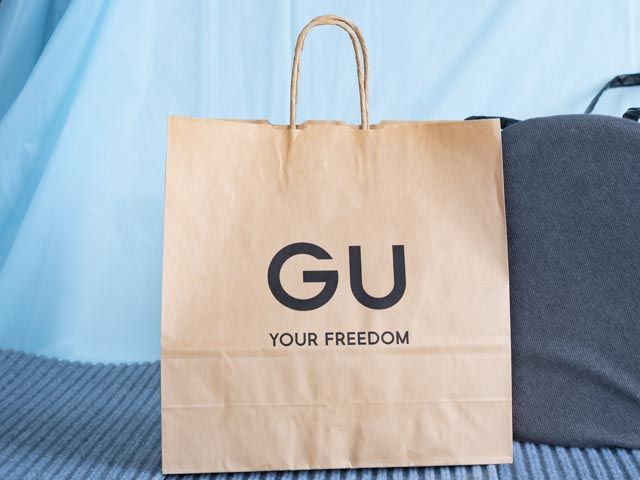 黒より“ネイビー”で垢抜け！【GU】40・50代がマネしたい「きれいめコーデ」 | TRILL【トリル】