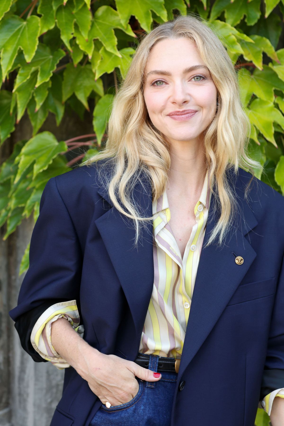 “かぶり”どころじゃない！アマンダ・セイフライド、ジュリア・ロバーツのスタイリングを完全コピー | TRILL【トリル】