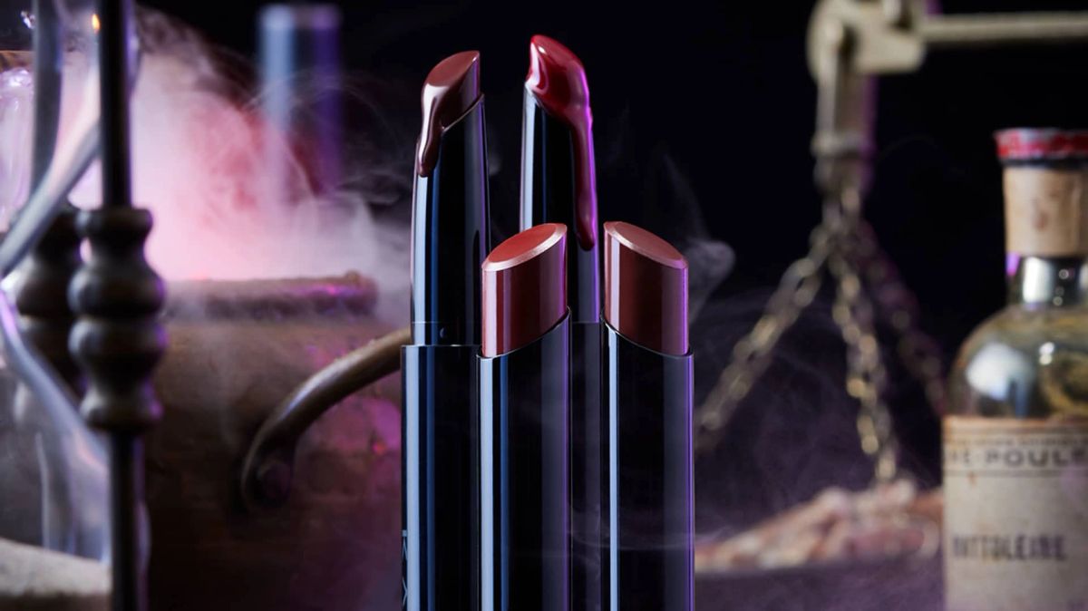 “USJ”との共創アトラクションの魔女をイメージ！？【KATE】数量限定の「深みレッドリップ」をご紹介♡ | TRILL【トリル】