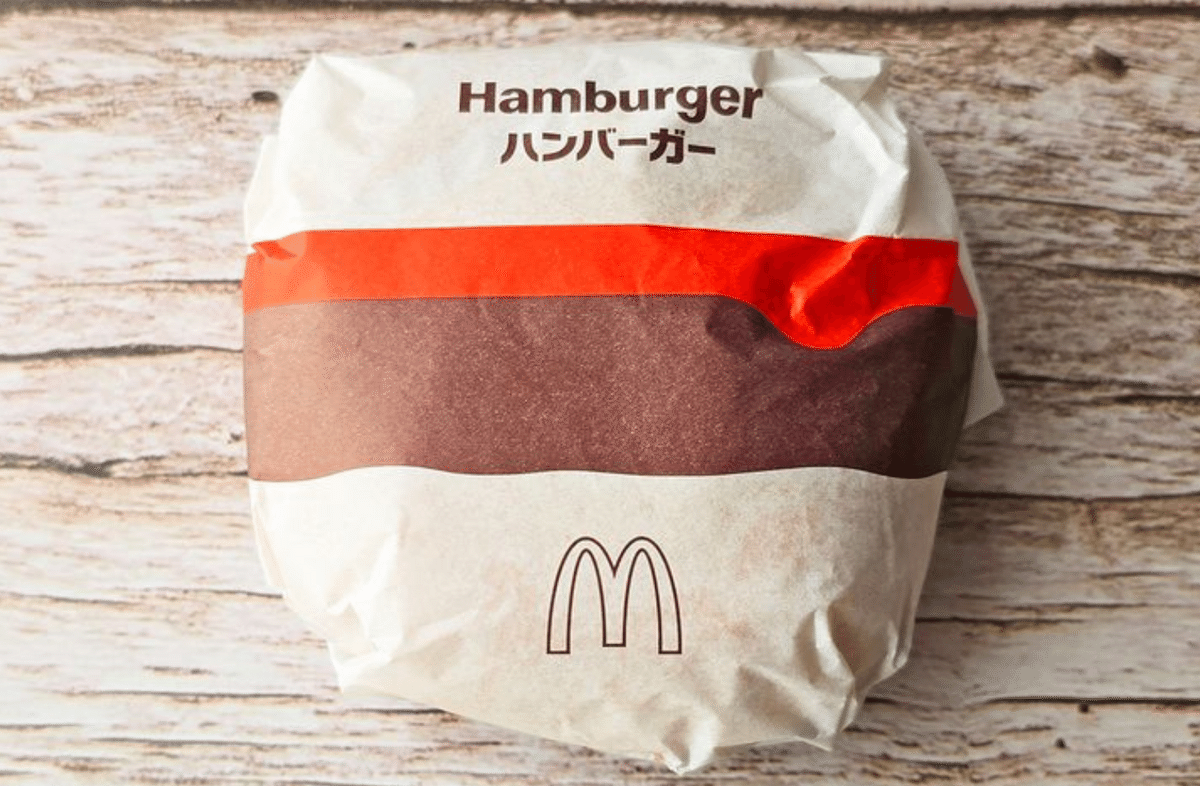 もっと早く知っておきたかった！【ハンバーガー】→“少しの工夫”で劇的に食べやすくなる裏ワザ！ | TRILL【トリル】