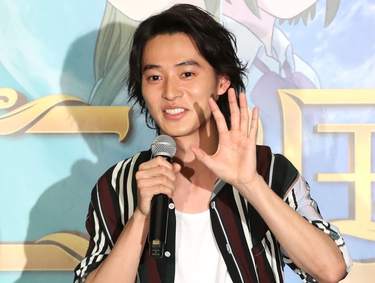 「今生に悔いなし」「顔ちいさっ」パリに現れた人気俳優にSNS悶絶…話題沸騰の『人気シリーズ』で魅せる“唯一無二の存在”とは？ | TRILL【トリル】