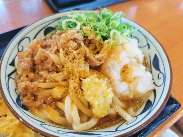 『丸亀製麺』『CoCo壱番屋』を抑えた！【家の近くにあったら嬉しいと思う外食チェーン】堂々の1位に「メニューが豊富」「コスパがいい」 | TRILL【トリル】