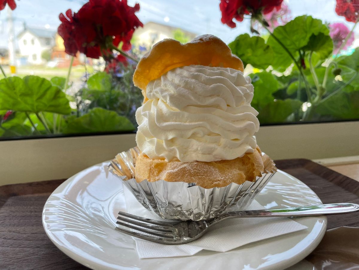 【角田駅前】優しい生クリームたっぷりのシュークリームに驚き「お菓子の店まえばし」 | TRILL【トリル】
