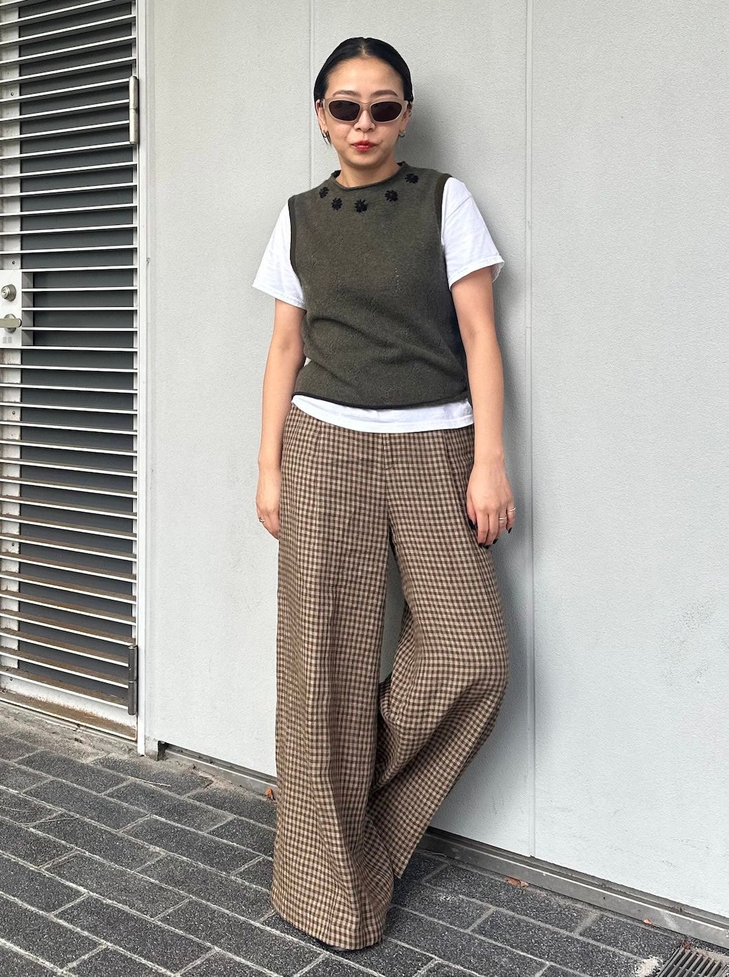 【40代スナップ】ブラウン「おじさん風チェックパンツ」がはきやすくて大人可愛い｜冨樫久美さん | TRILL【トリル】