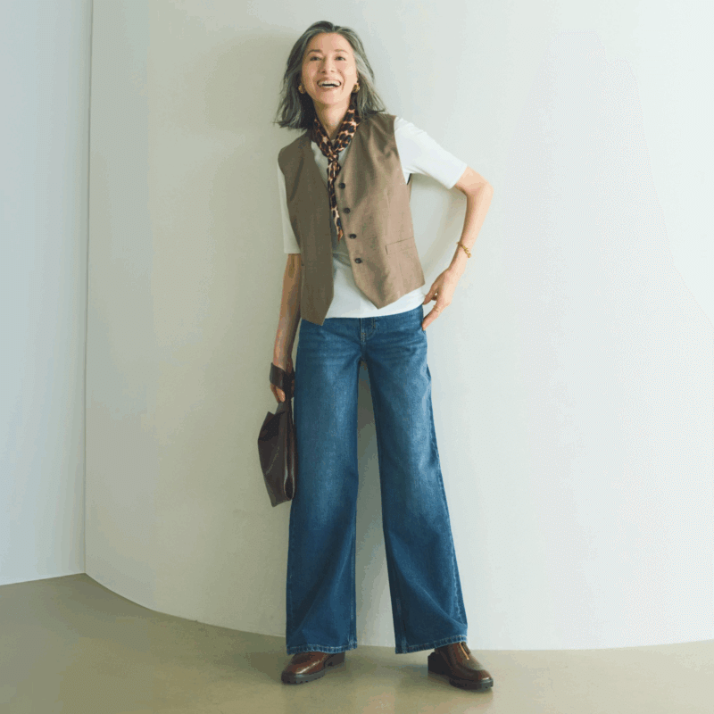 【60代デニム】みんな美脚になれる！60代にぴったりの王道「ワイドストレート」デニムパンツ3選 | TRILL【トリル】