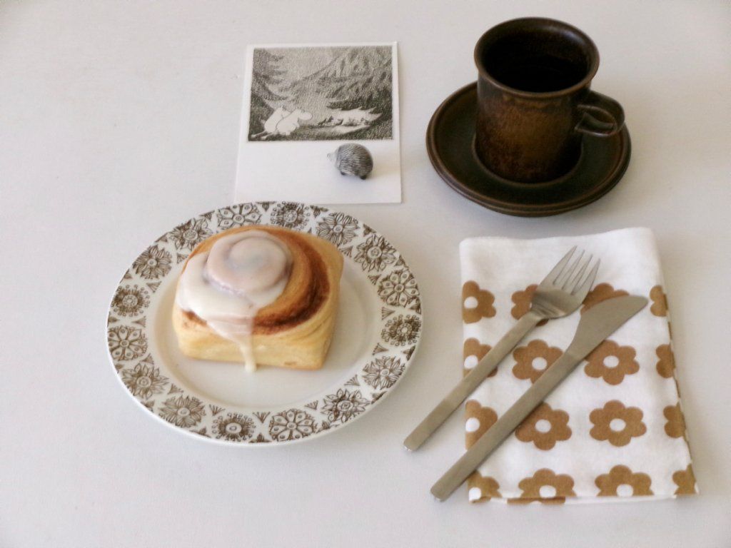 フィンランドの食卓ごっこ。《アラビア》のかわいい雑貨と《カルディ》のシナモンロール【sumire.のおいしいヨーロッパごっこ vol.2】 | TRILL【トリル】