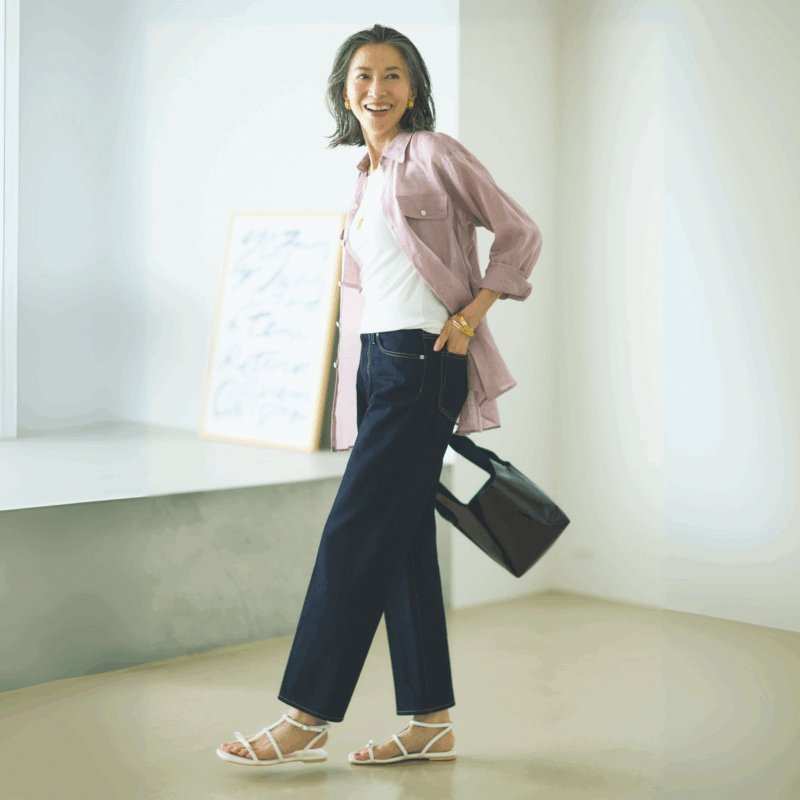 【60代デニム】「インディゴデニム」ならきれいめ感が上昇！太めシルエットや遊びのあるデザインも着こなしやすいカラー | TRILL【トリル】