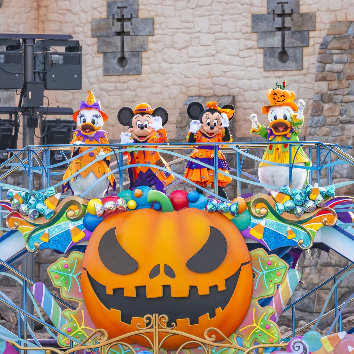 2種類のダンスで楽しむ！東京ディズニーシー“ディズニー・ハロウィーン2025”ディズニー・ハロウィーン・グリーティング | TRILL【トリル】