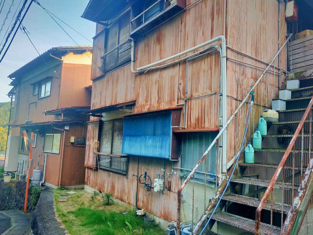 妻「セキュリティガバガバすぎる…」過酷な住環境に驚き？夫の借金から始まった覚悟と《家族のサバイバル生活》 | TRILL【トリル】
