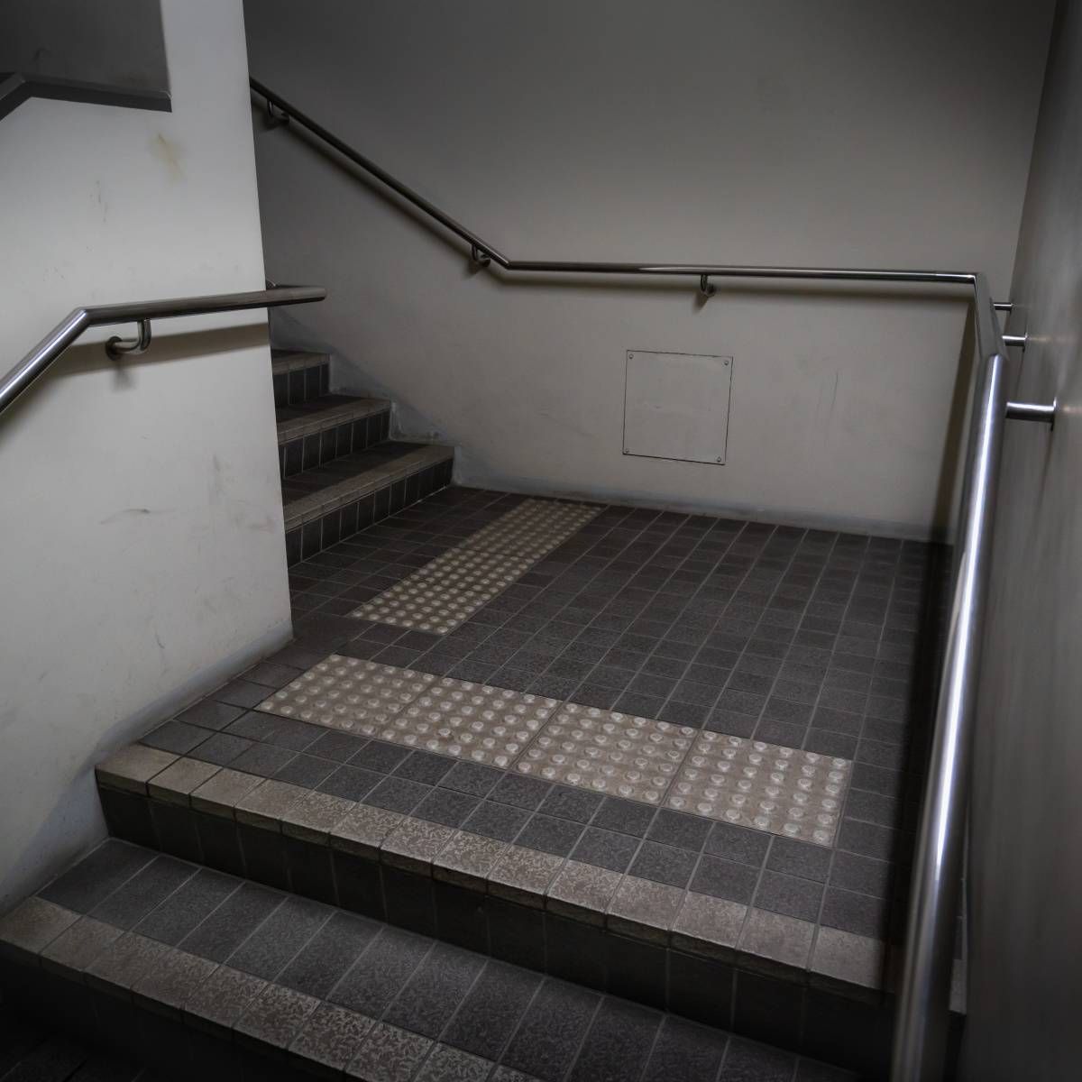 【ゾッとする怖い話】「これも、俺のもの」心霊現象が起こるビルでの恐怖体験【ホラー小説】 | TRILL【トリル】