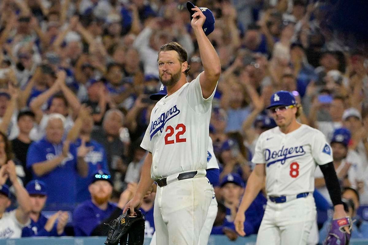 【MLB】CY賞左腕カーショー、熟練の粘投で“本拠地最終登板”を「見逃し三振締め」 ロバーツ監督らと抱擁……場内総立ちで拍手 | TRILL【トリル】