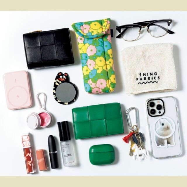 【バッグの中身】コムデギャルソンのホワイトバッグがお気に入り！フリーランスPR上枝みどりさんのお洒落な愛用品 | TRILL【トリル】