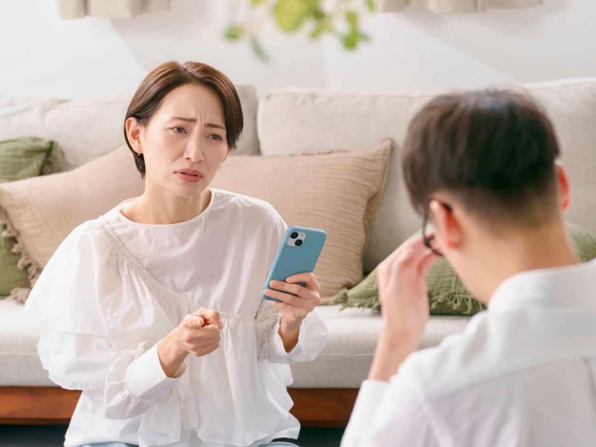 SNSの行動や既読スルーを責めすぎ？男性の浮気を招く「NGワード」 | TRILL【トリル】