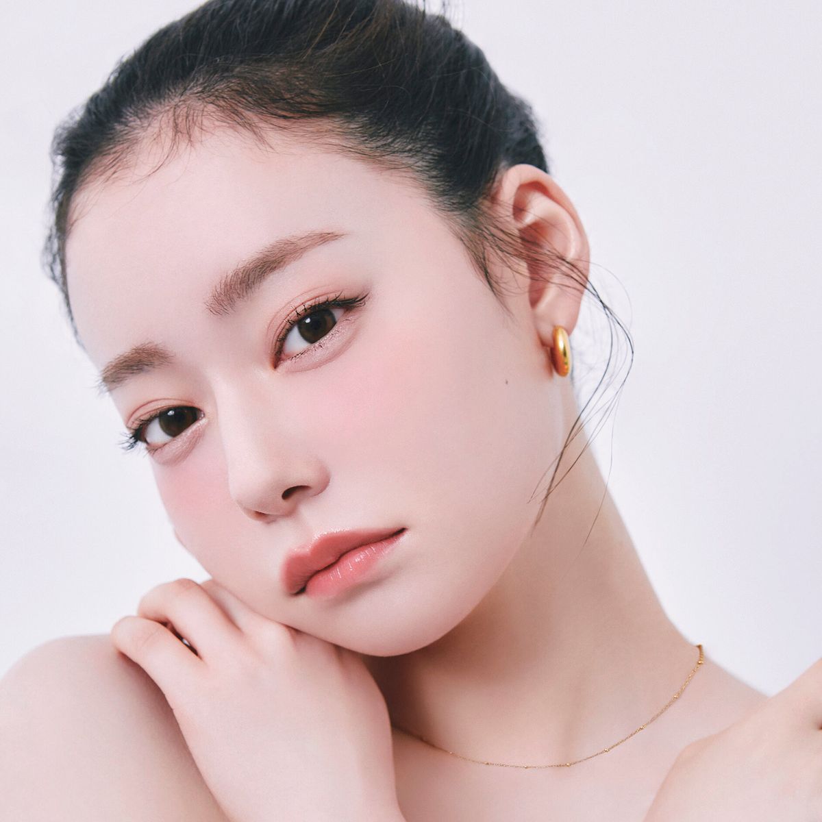 【なごみの私物コスメ大公開♡】大人っぽくあざとかわいいメイクで“爆ビジュ”をつくる！ | TRILL【トリル】