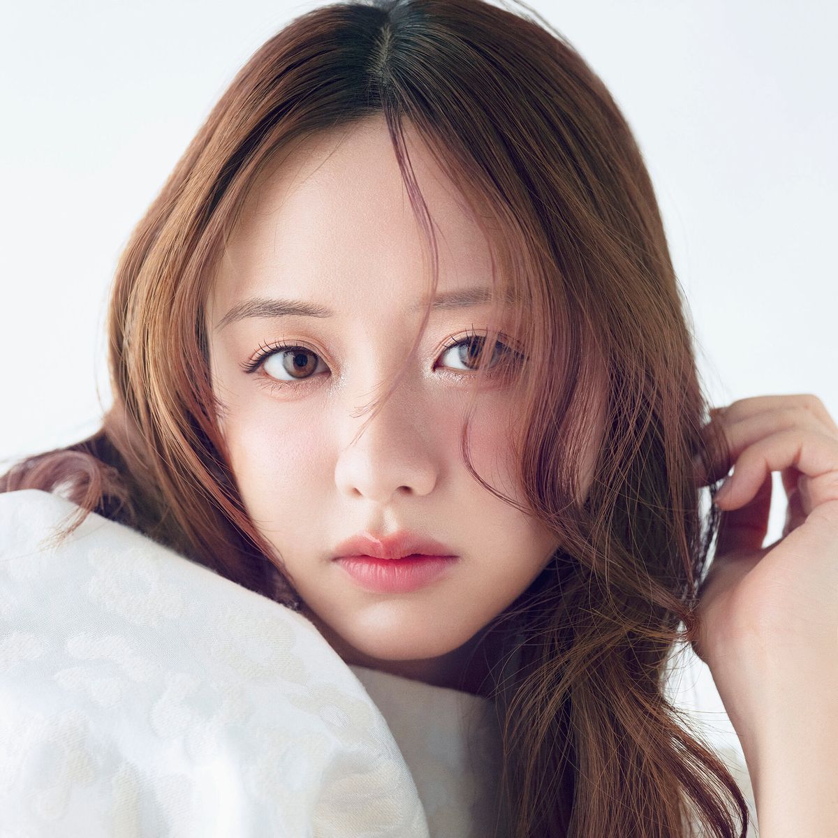 森香澄みたいな「洗練フェイス」になりたい♡ 本人愛用コスメで叶える透明感たっぷりメイク | TRILL【トリル】