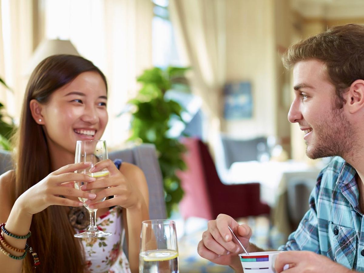 寂しがりな男性を虜にする！心をギュッとつかむ効果的な「接し方」 | TRILL【トリル】