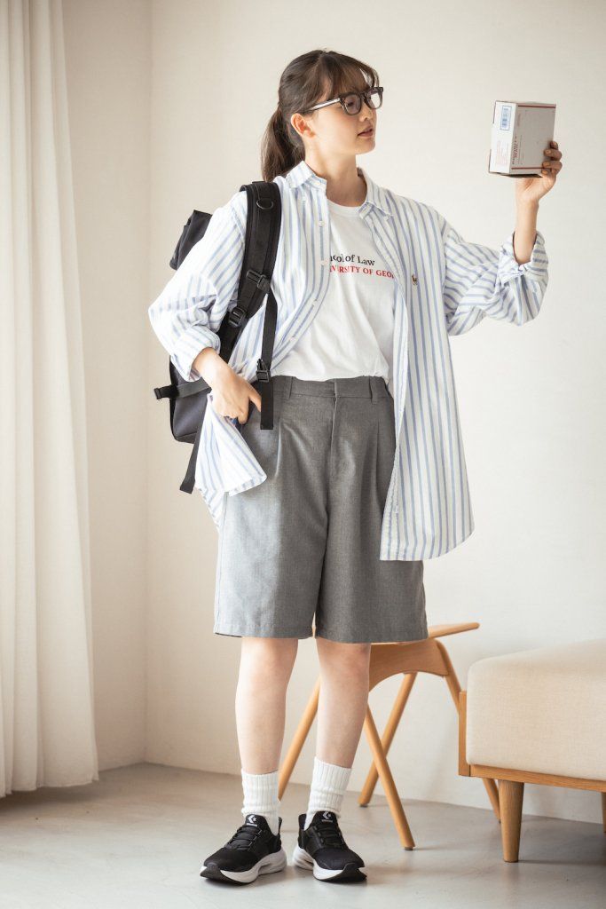 秋の始まりはグレーのハーフ丈パンツが使える！シャツをダボっと合わせて【FUDGE FRIEND おしゃれさんの毎日コーディネート vol.591｜うさみ】 | TRILL【トリル】