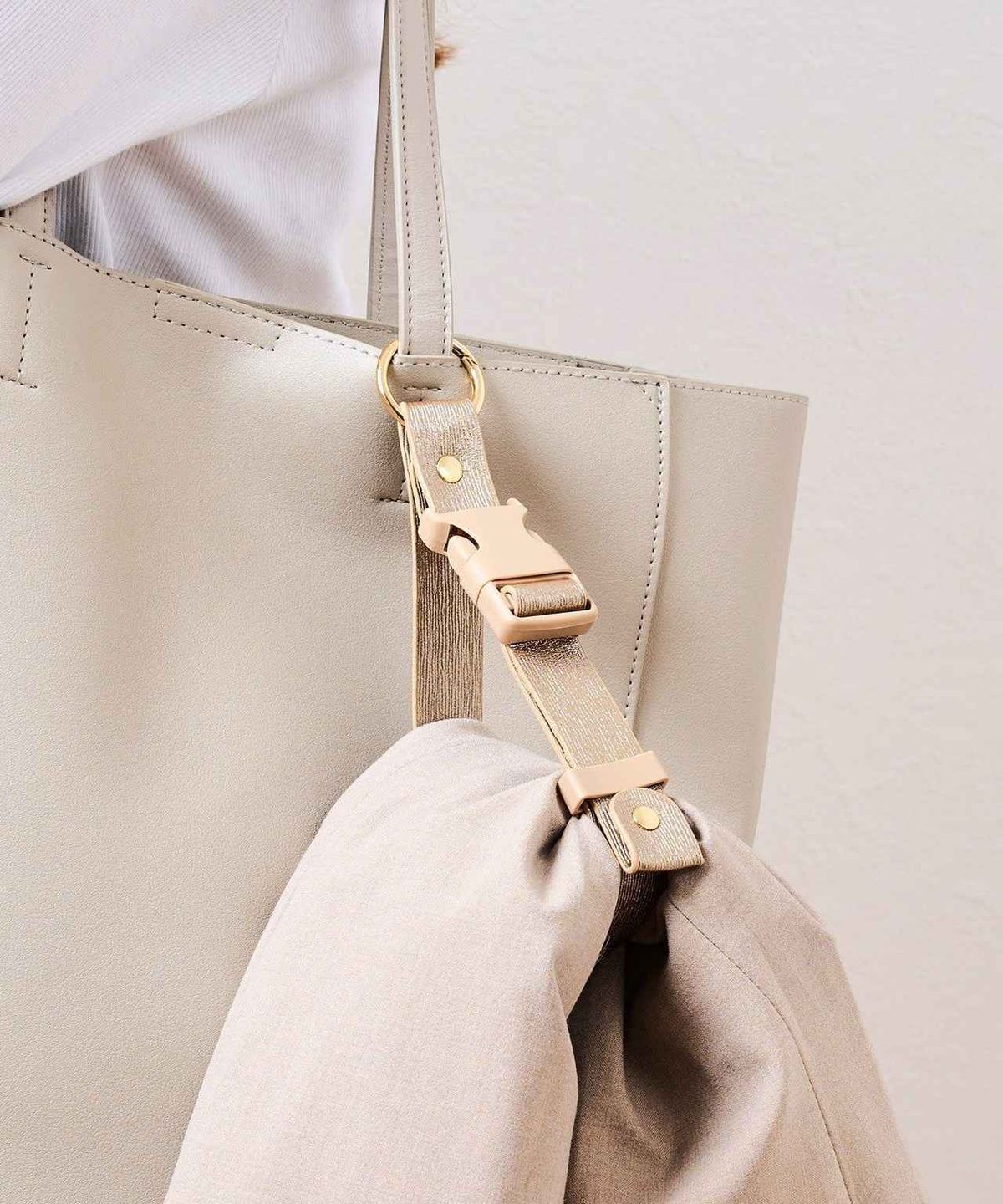 【3COINS】鞄に付けるだけでOK♡「便利グッズ」 | TRILL【トリル】