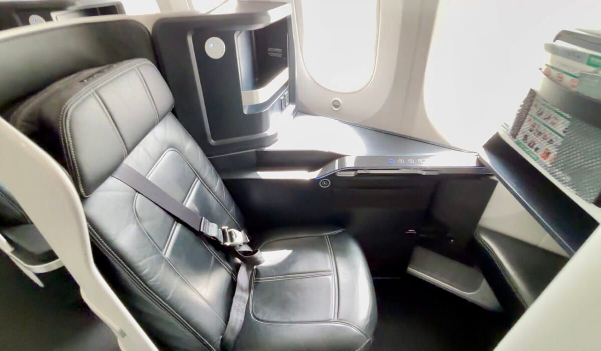 【ZIPAIR Tokyo 搭乗ルポ】話題の長距離LCCのフライトの快適さやサービスについて徹底解説！ | TRILL【トリル】