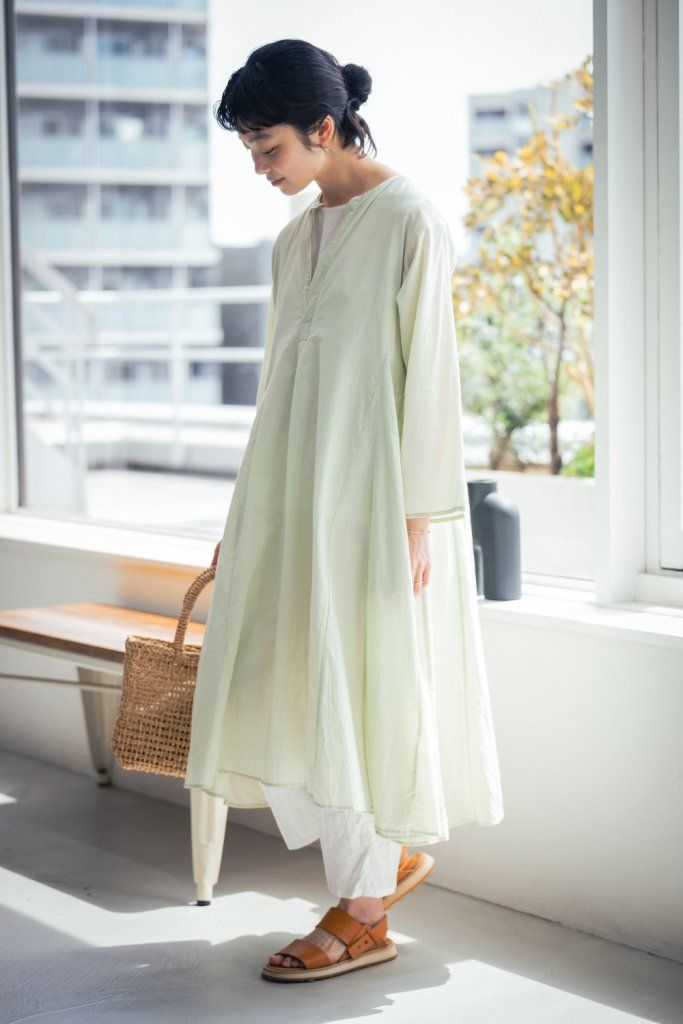 いよいよ秋の始まり。リネンの長袖ワンピース×パンツがちょうど良い【FUDGE FRIEND おしゃれさんの毎日コーディネート vol.592｜田中真里奈】 | TRILL【トリル】