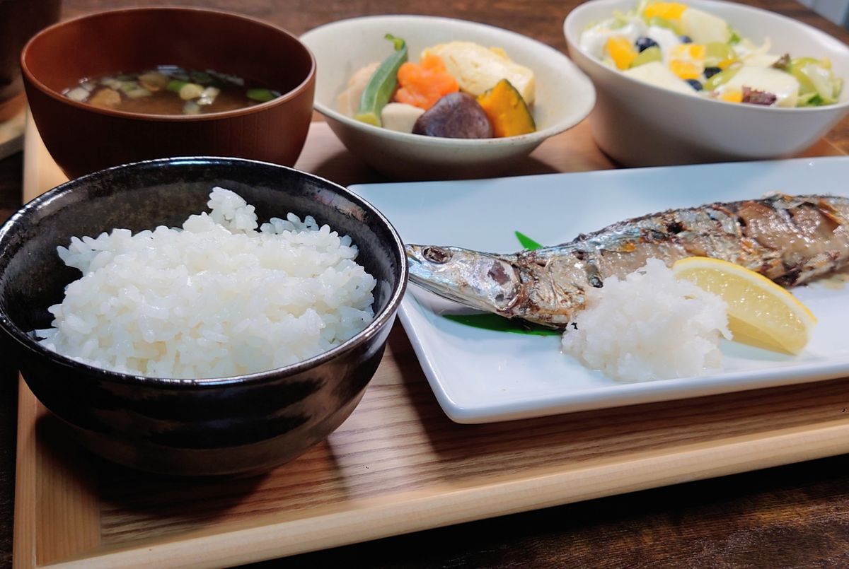 『和食さと』『やよい軒』を抑えた！【健康志向の和食チェーン】ランキング！堂々の1位に「五穀米が選べる」「健康を考えている」 | TRILL【トリル】