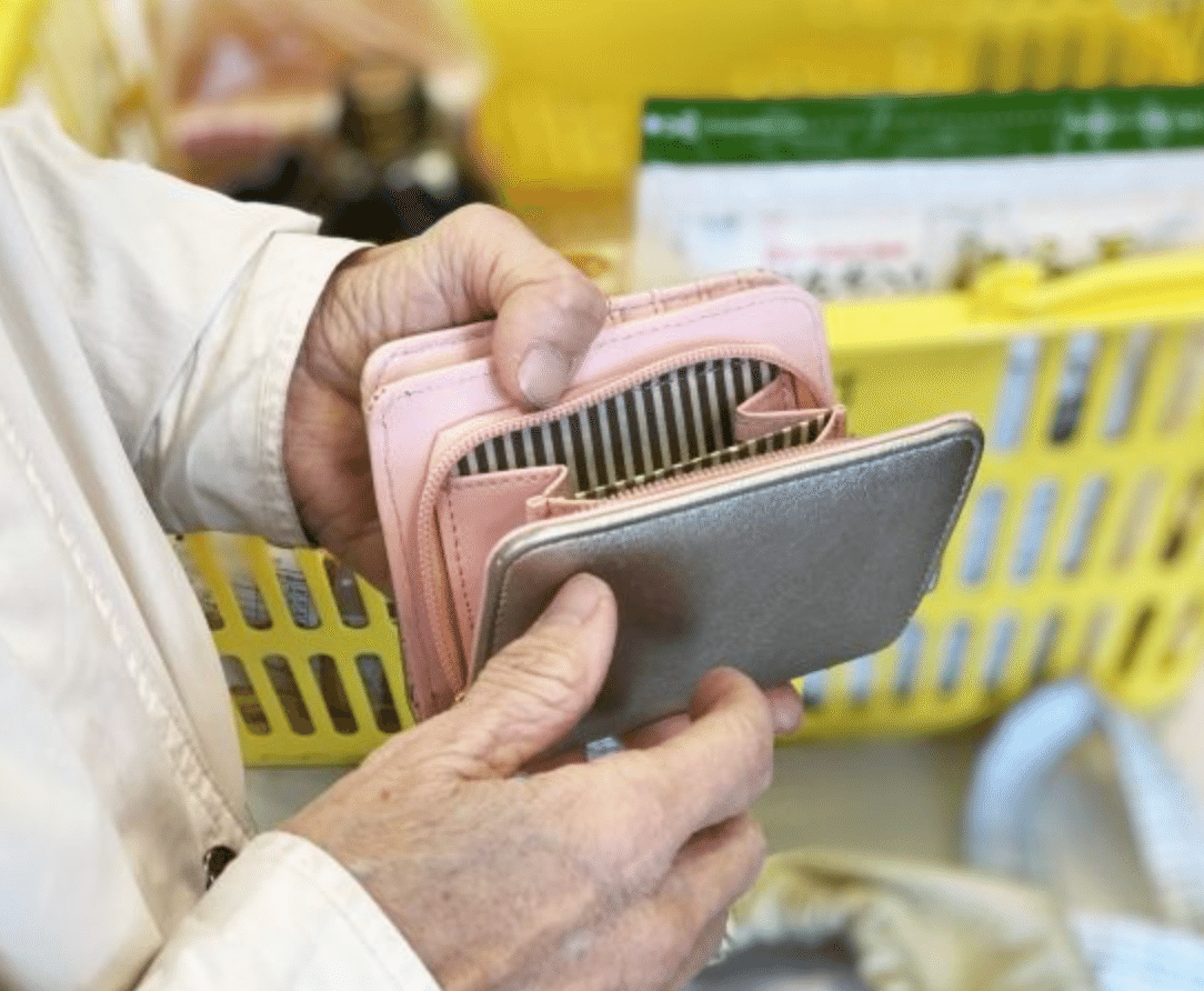 レジでポイントカードを延々と探す客 見つからず…店員に放った“ひと言”に「凄く不快でした」＜困ったお客さん2選＞ | TRILL【トリル】