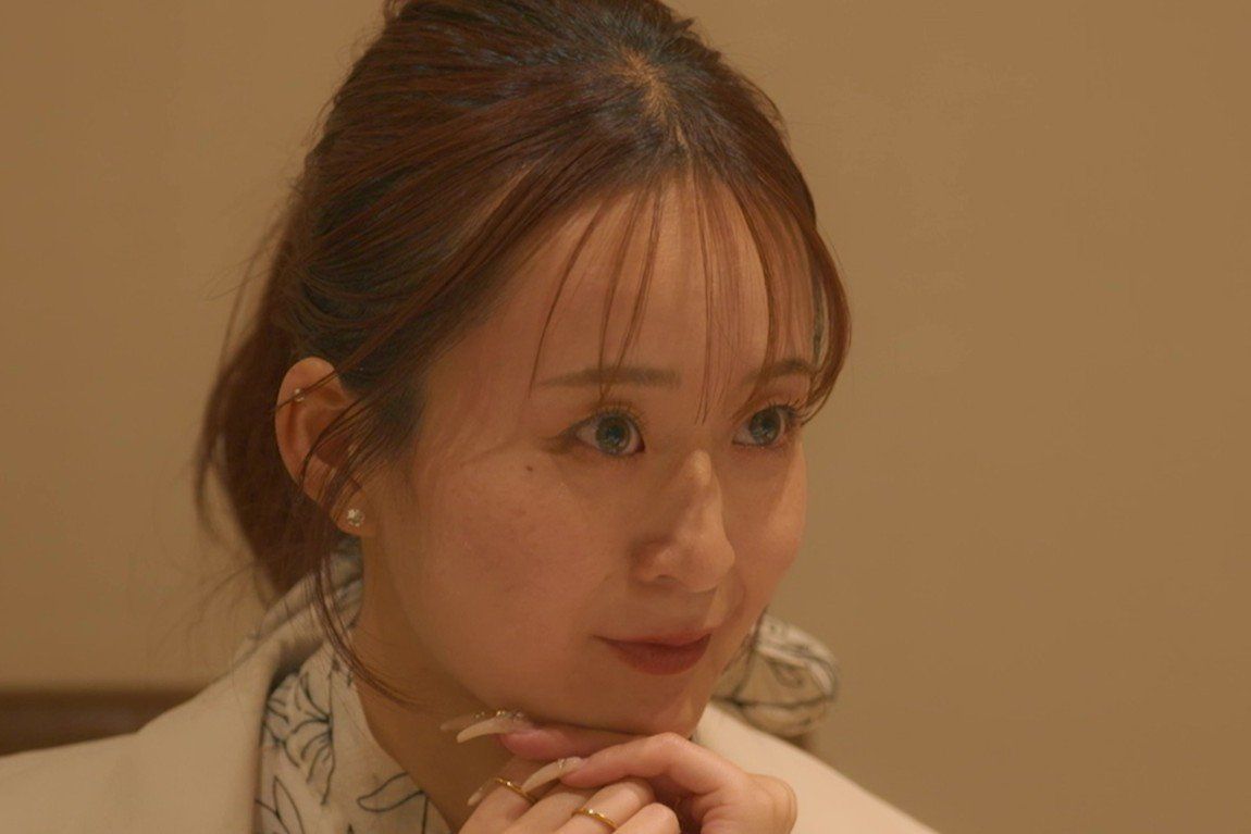 24歳モデル美女、超ミニスカ姿で"トライアングルデート" 恋敵の30代女性と服装かぶり…「気合うな」 | TRILL【トリル】