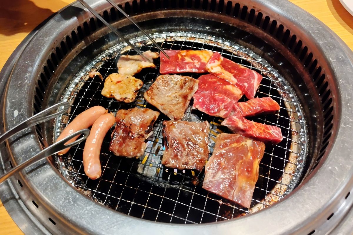 『叙々苑』『焼肉きんぐ』を抑えた！【ご褒美に行きたい焼肉チェーン】ランキング！堂々の1位に「味と値段のバランス」「ごちそう気分」 | TRILL【トリル】