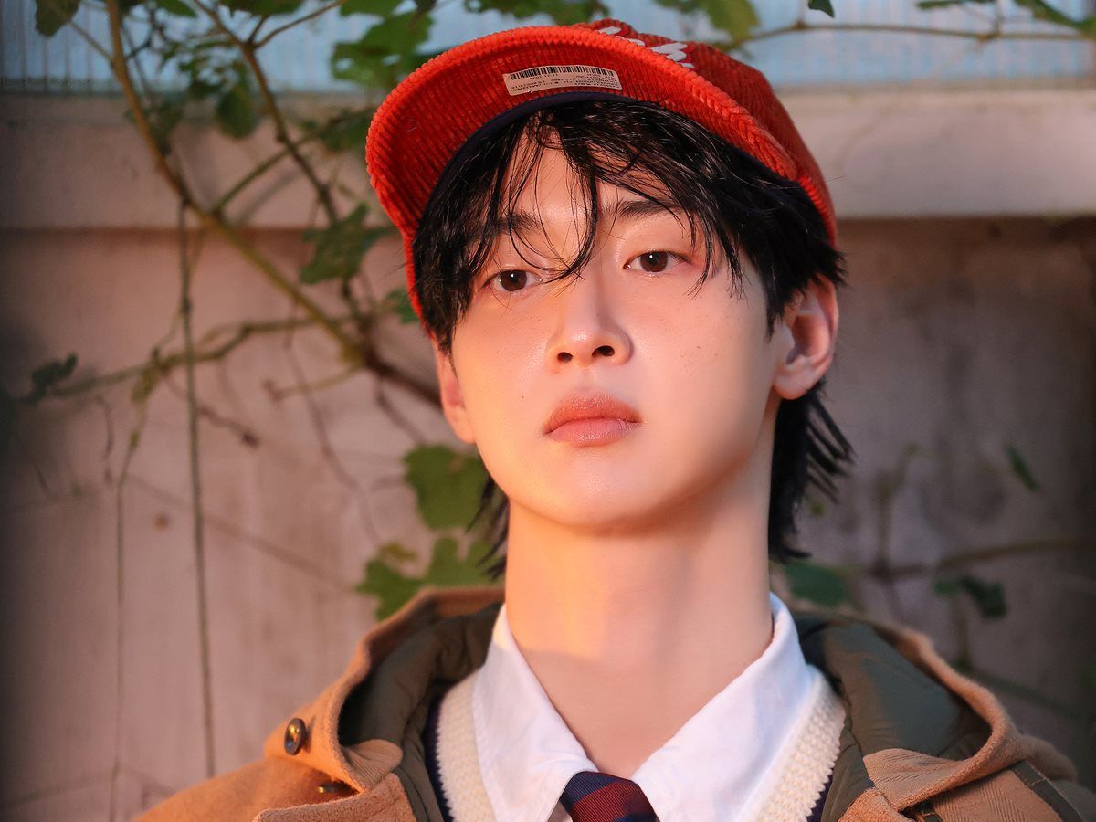 チャン・ドンユンが多彩な表情で魅了、クラシックと秋が交差するビハインド写真公開 | TRILL【トリル】