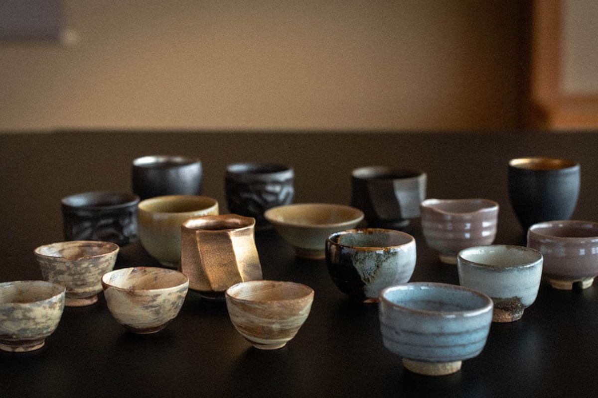 秋の草花が彩る温泉街で、萩焼の魅力を堪能。山口県・長門湯本温泉で「うつわの秋」vol.6を開催。 | TRILL【トリル】