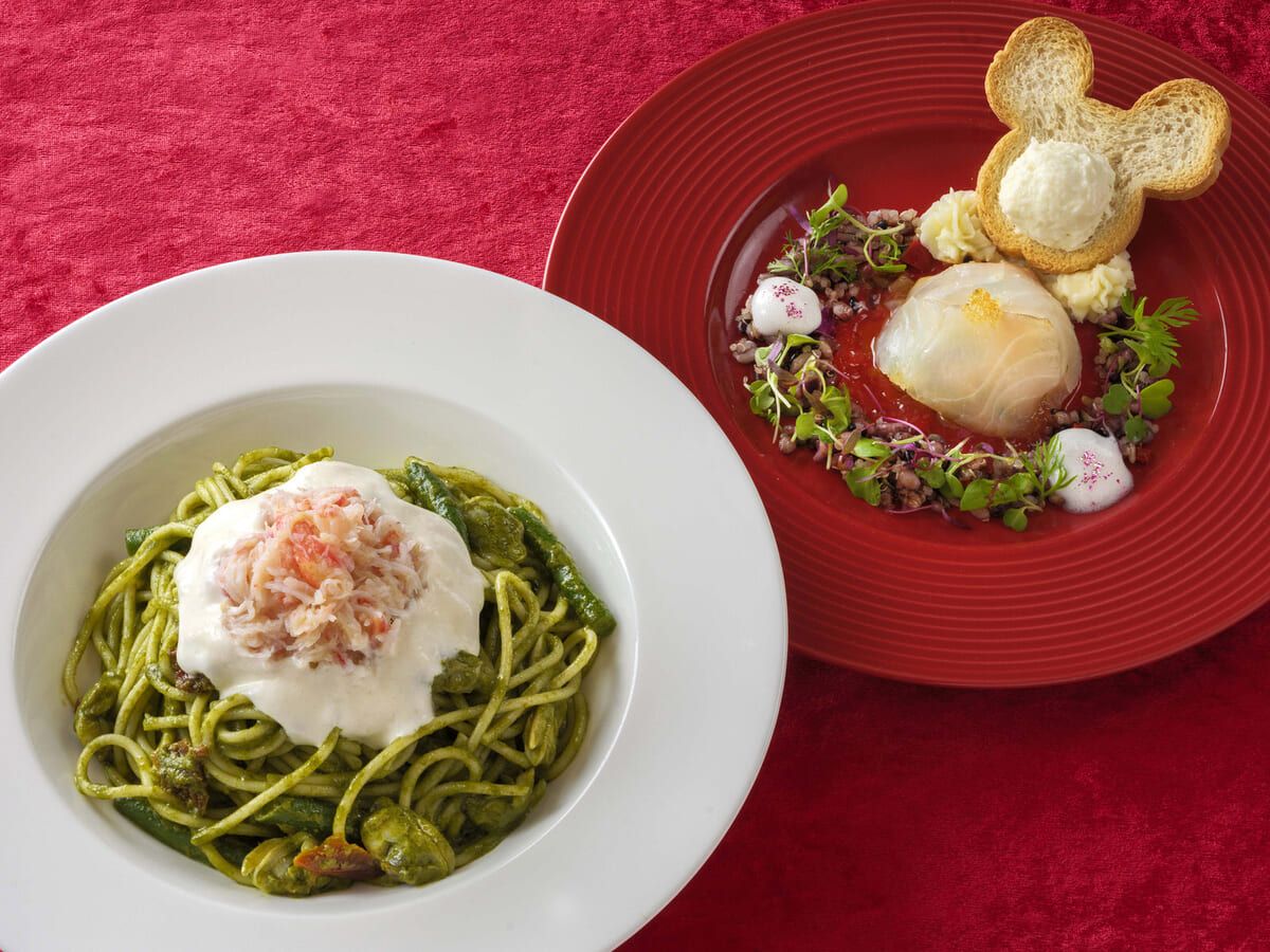クリスマスカラーで仕上げたパスタ！東京ディズニーランド／イーストサイド・カフェ“ディズニー・クリスマス2025”スペシャルセット | TRILL【トリル】