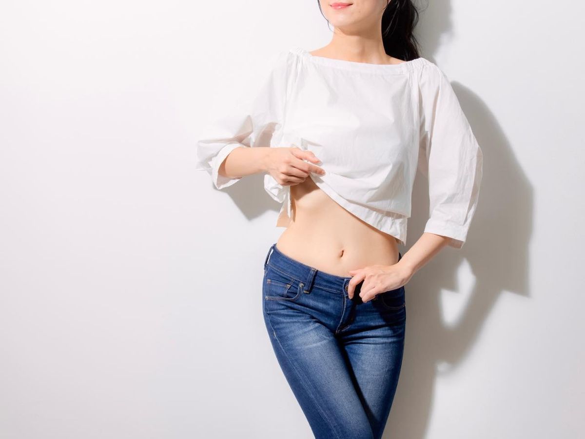 お辞儀するだけで腰まわりスッキリ！1日3回【代謝UP＆お腹痩せに効く】簡単ポーズ | TRILL【トリル】