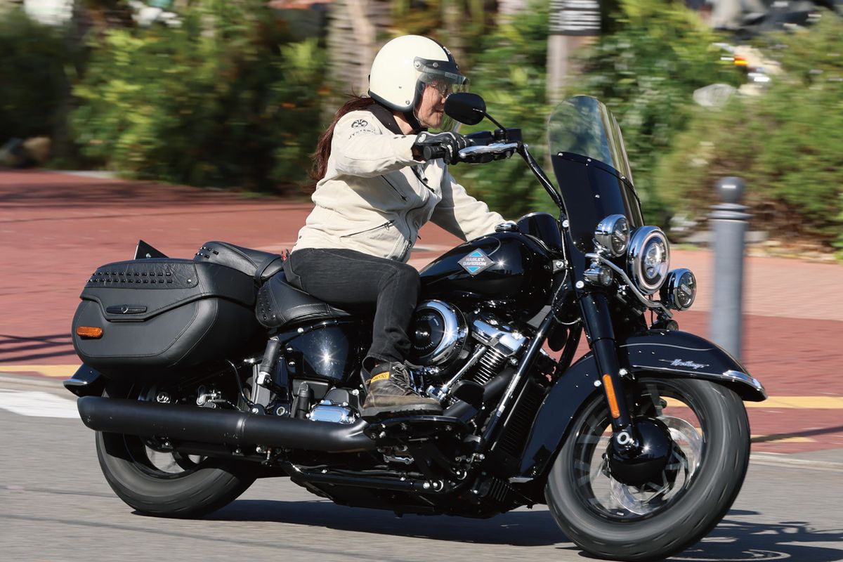 【試乗レビュー】ハーレー「ヘリテイジクラシック」｜伝統と現代技術が融合した人気モデル | TRILL【トリル】